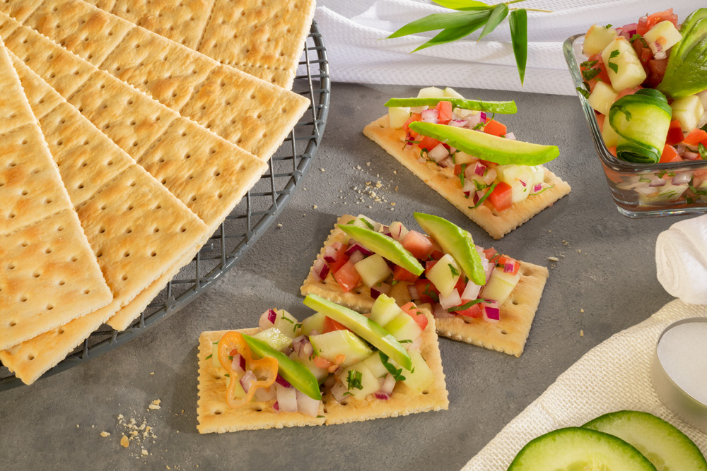 Cucumber ceviche with Dondé´s Soda crackers | Dondé USA